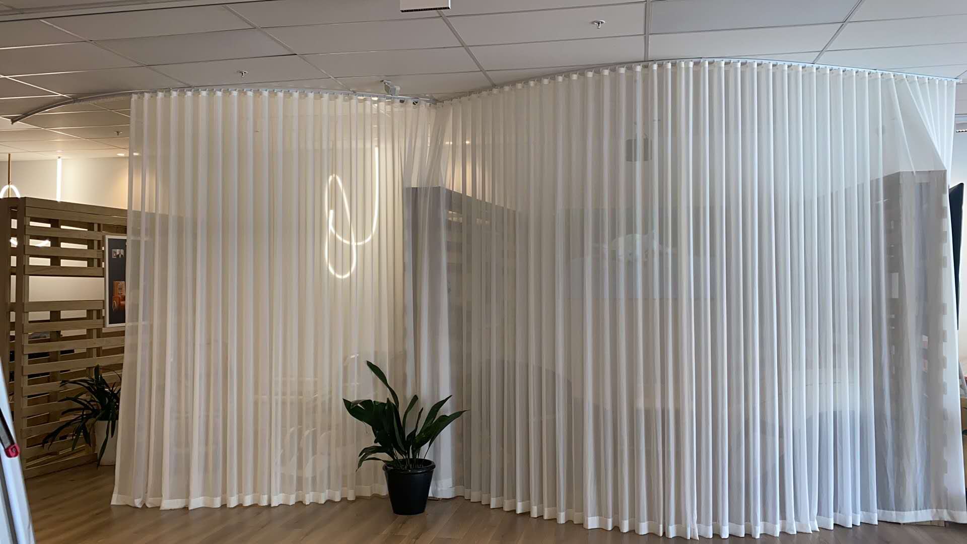 Motorized Roller Blinds and Motorized Curtain Tracks - SkyCurtain